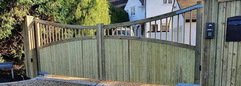 What is the Size of a Standard Outdoor Gate | The Fencing Bloke